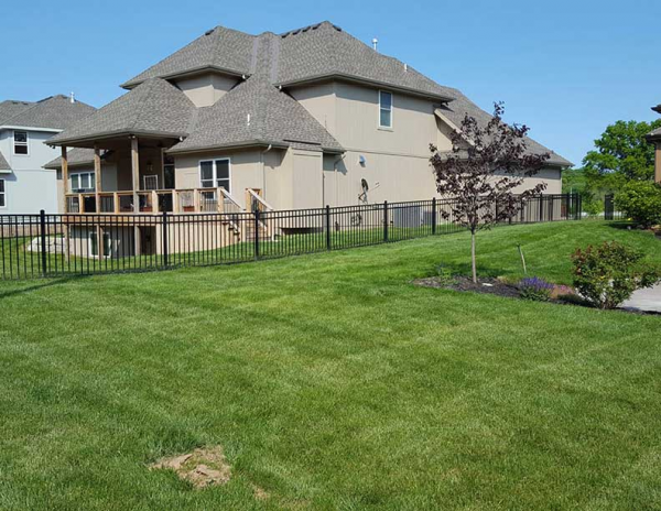 Modular Fence Panels Make Installation Easy